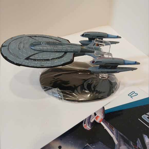 STAR TREK ONLINE Eaglemoss | Art | Star Trek Online Collection Uss ...